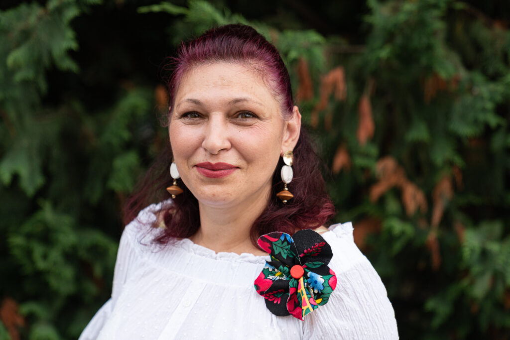 Profesorul care a reînvățat să educe: Elena Radu, profa de romani ...